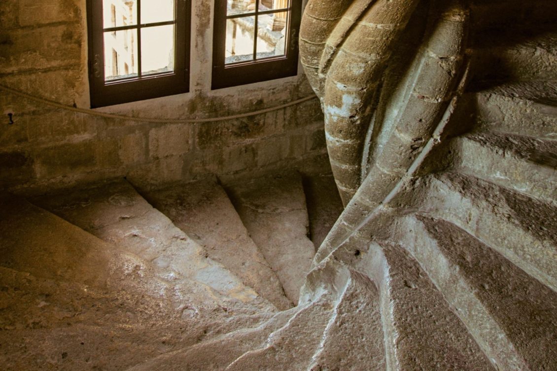 The history of the spiral staircase an Medieval Staircases