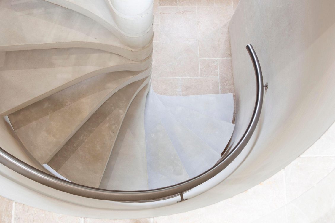 How to use staircase balustrade to create stylish looks within interior ...